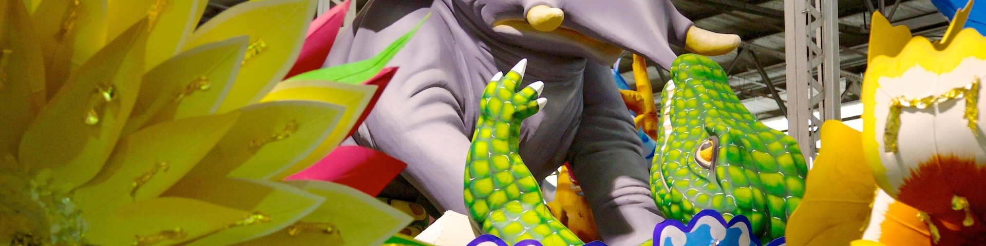 Mardi Gras World que inclui arte, flores e vistas internas