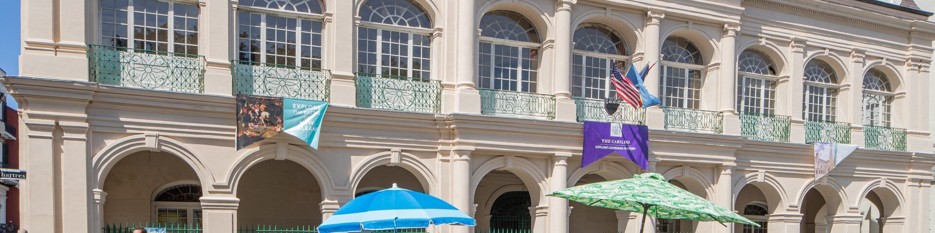 Cabildo showing street scenes and heritage architecture