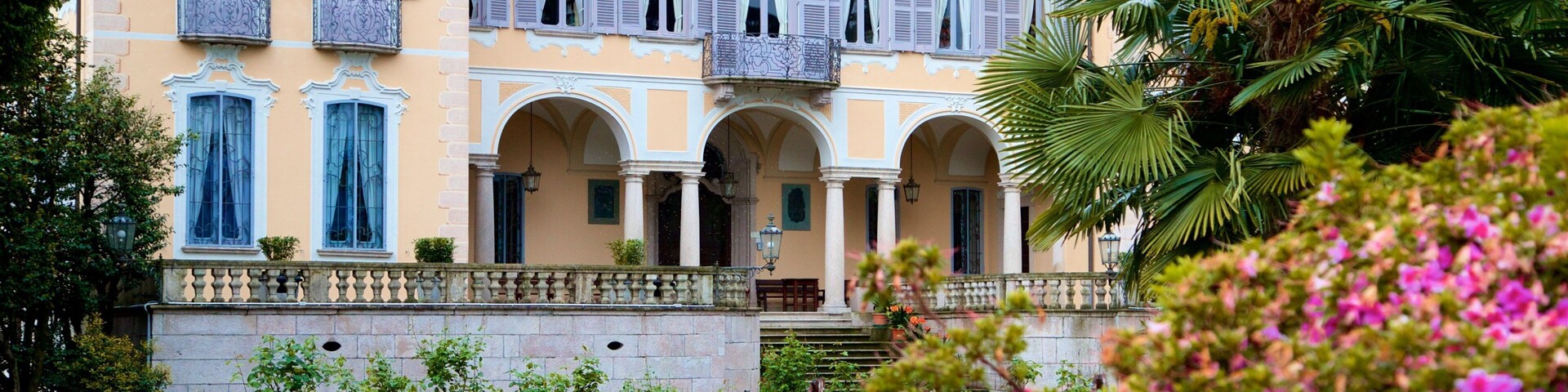 Villa Ducale showing a garden, wildflowers and heritage elements