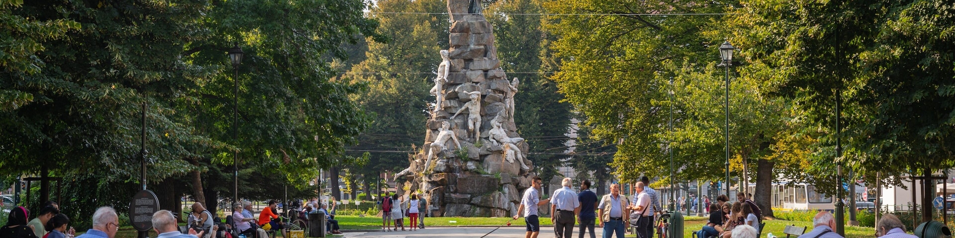 Piazza Statuto featuring a park