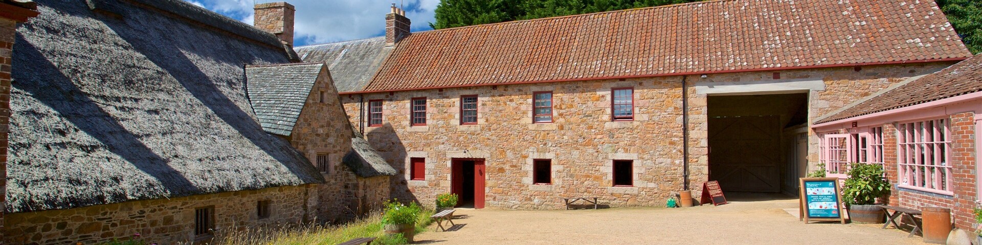 Hamptonne Country Life Museum featuring a small town or village