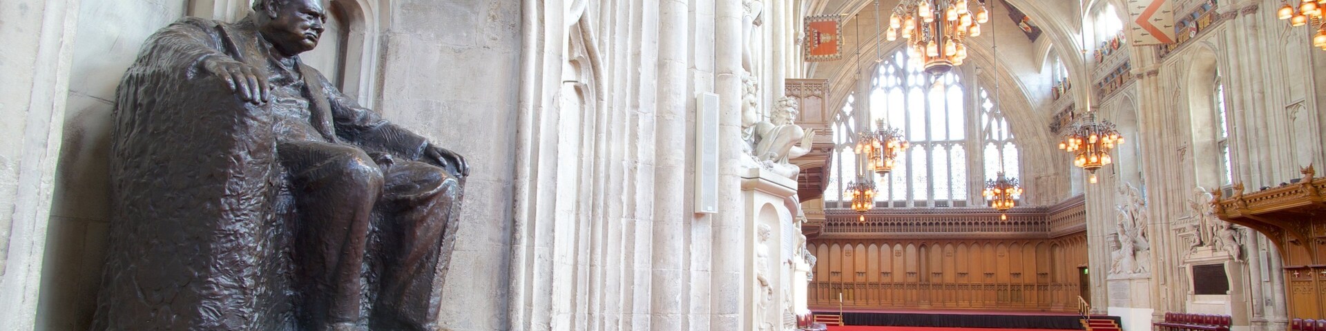 London Guildhall que inclui uma estátua ou escultura, arquitetura de patrimônio e vistas internas