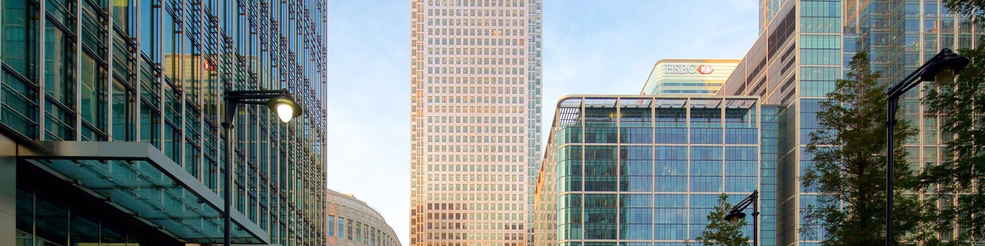 One Canada Square which includes a city and a skyscraper