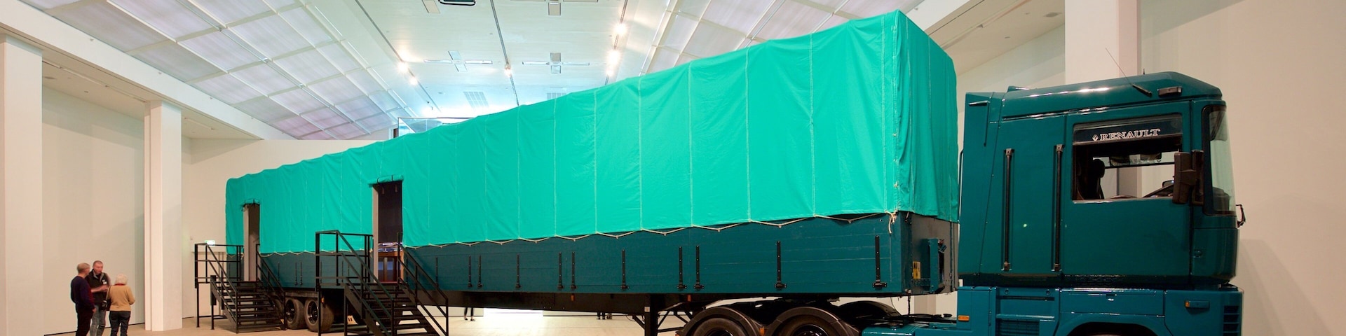 BALTIC Centre for Contemporary Art que inclui arte e vistas internas