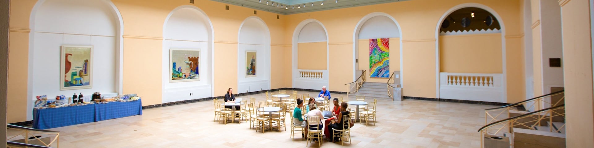 Newark Museum mostrando vistas internas