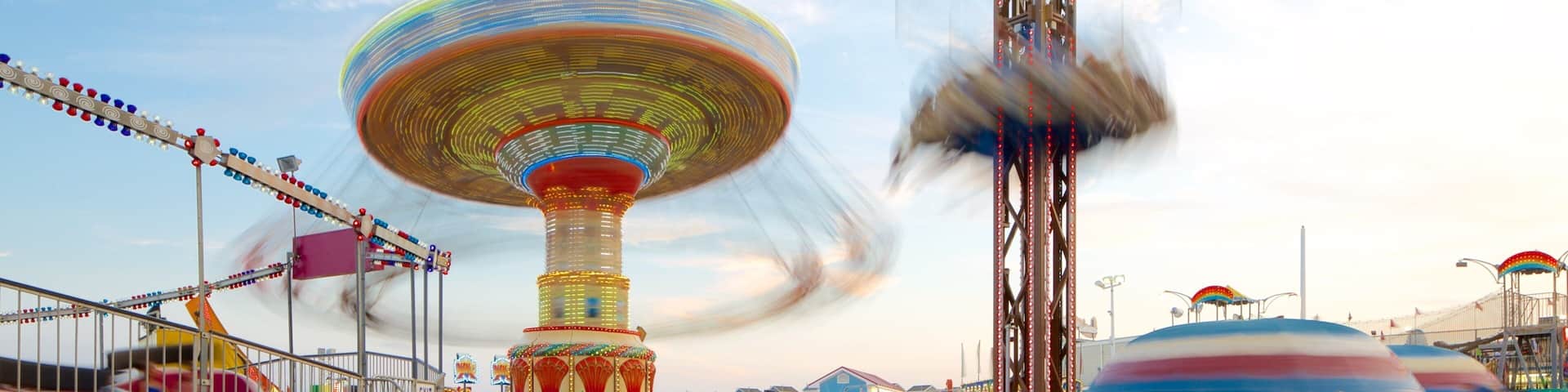 Casino Pier showing rides