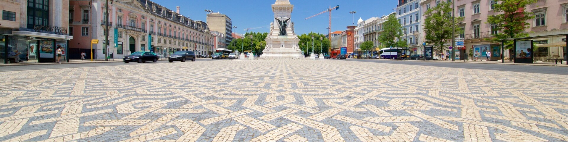 Restauradores Square which includes heritage elements, a monument and a city