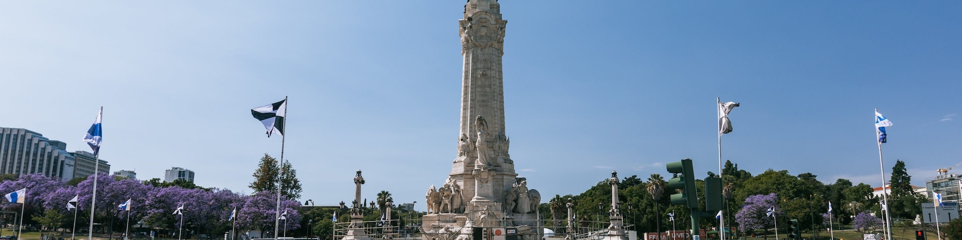 Marquis of Pombal Square showing a monument, a statue or sculpture and heritage elements