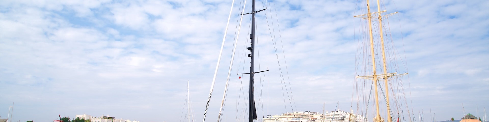 Marina de Vilamoura que inclui uma baía ou porto