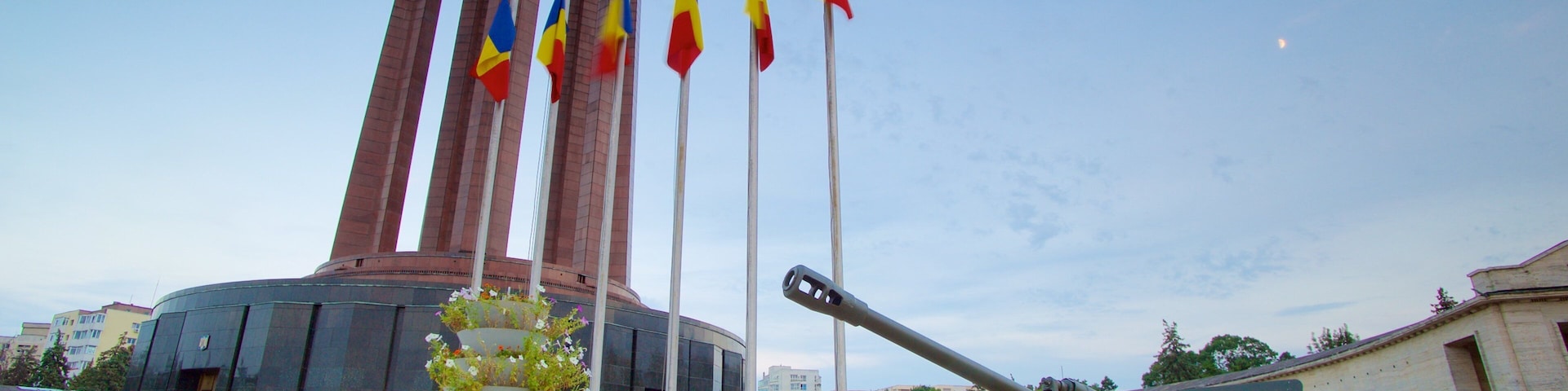 Parque Carol que inclui itens militares e um monumento