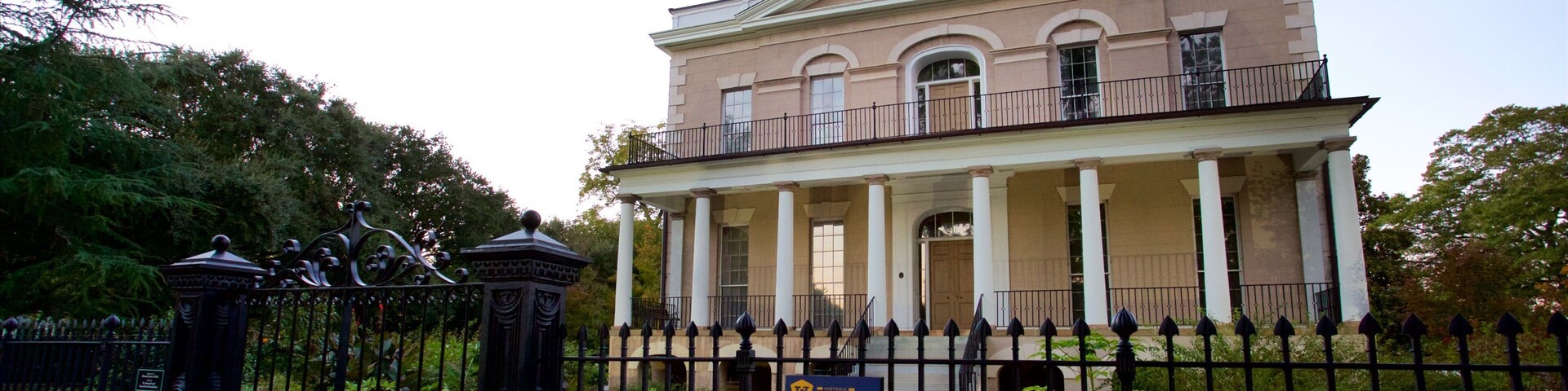 Hampton-Preston Mansion and Gardens which includes heritage elements and a house