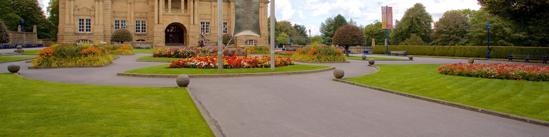 Cartwright Hall Art Gallery featuring heritage architecture, flowers and a garden