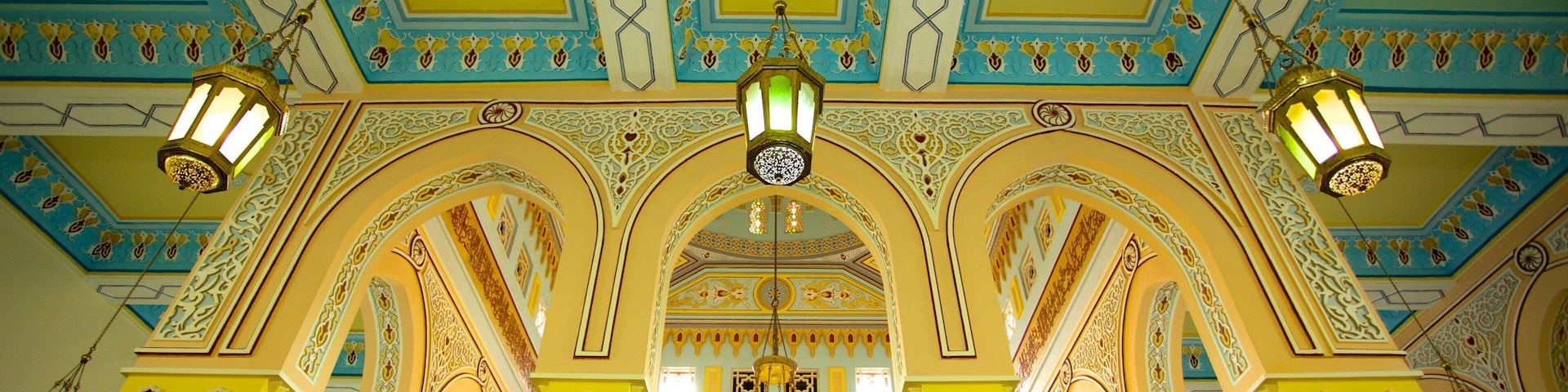 Jumeirah Mosque which includes religious elements, a mosque and interior views
