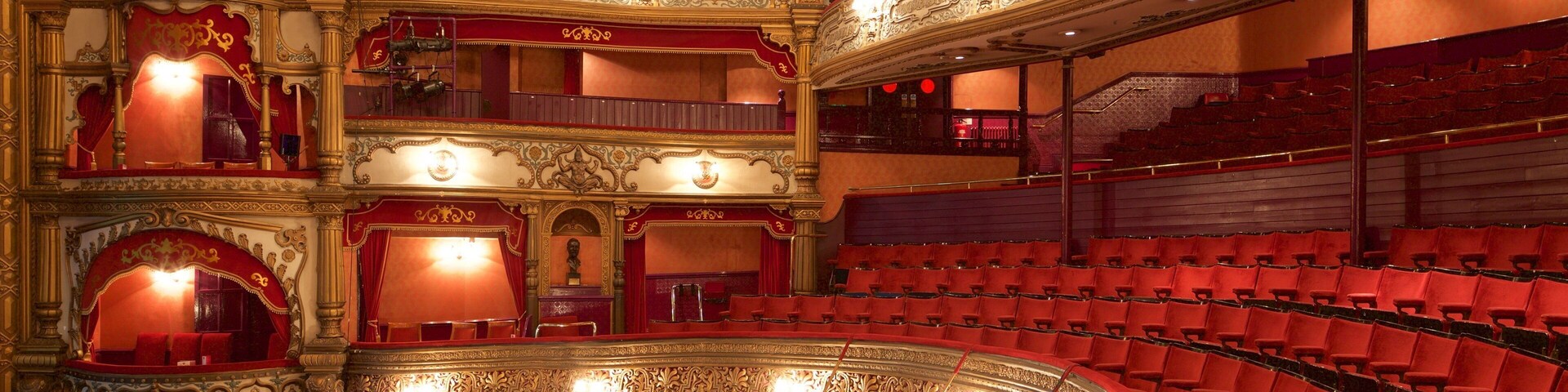 Grand Opera House showing theater scenes, heritage elements and heritage architecture