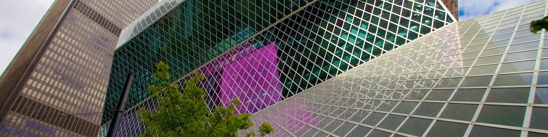 Biblioteca Pública de Seattle que inclui arquitetura moderna