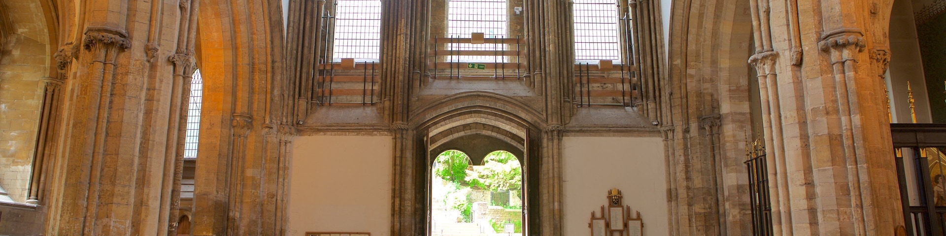 Catedral de Llandaff que inclui elementos religiosos, elementos de patrimônio e arquitetura de patrimônio