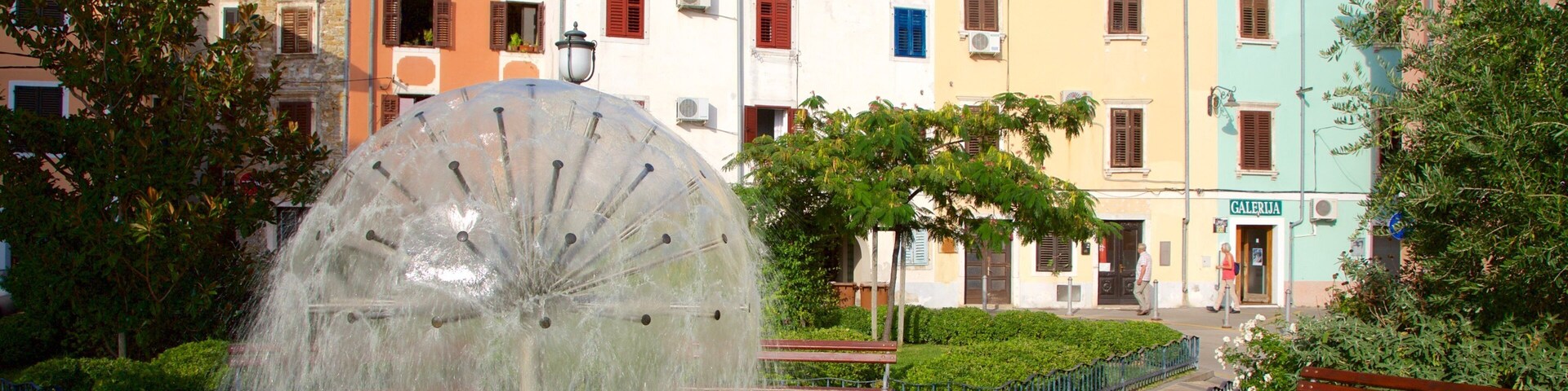 Izola caracterizando uma cidade litorânea, um lago e uma fonte