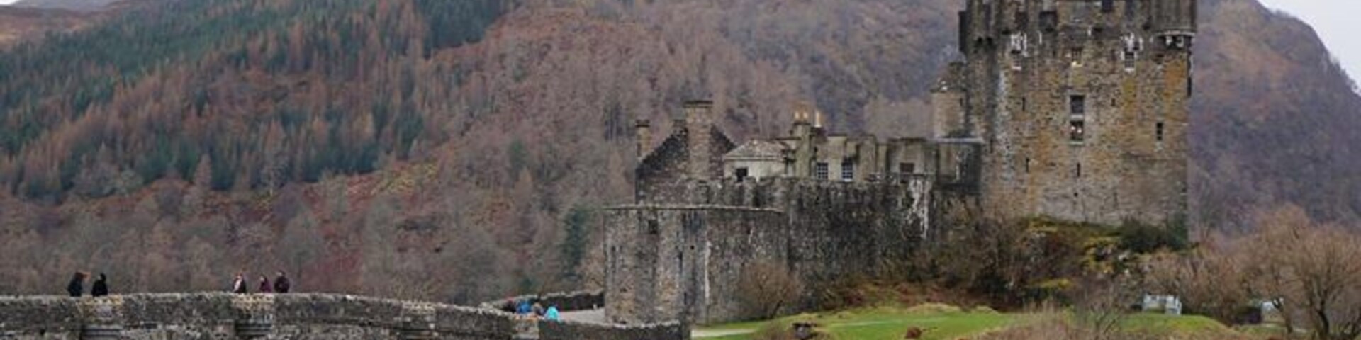 Eilean Donan Castle is one of the most photographed castle in Scotland and it's no wonder, it's been showcased in several movies and been the backdrop to many wedding proposals. #roadtrip #scotland