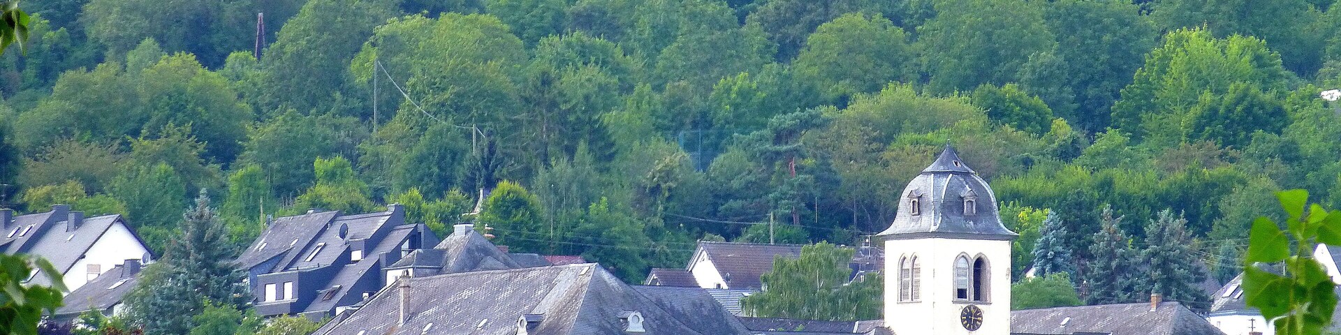 Boppard - Kloster Marienberg (zoom from the other side of Rhine).