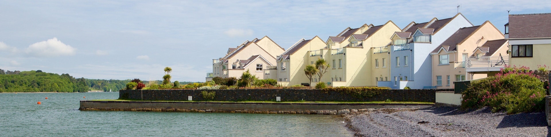 Y Felinheli showing a pebble beach and a small town or village