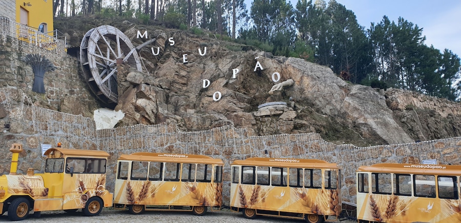 Quick tour, and check sooo many types of bread they have!!