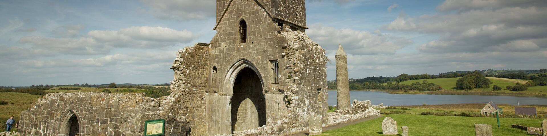 Ilha Devenish mostrando elementos de patrimônio, arquitetura de patrimônio e um parque