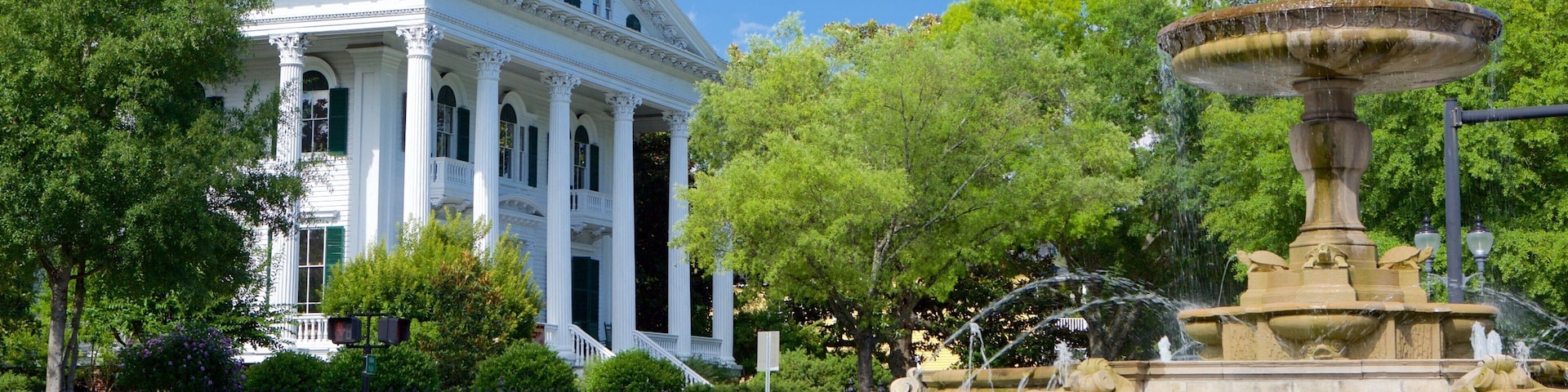 Bellamy Mansion que inclui uma fonte, arquitetura de patrimônio e uma casa