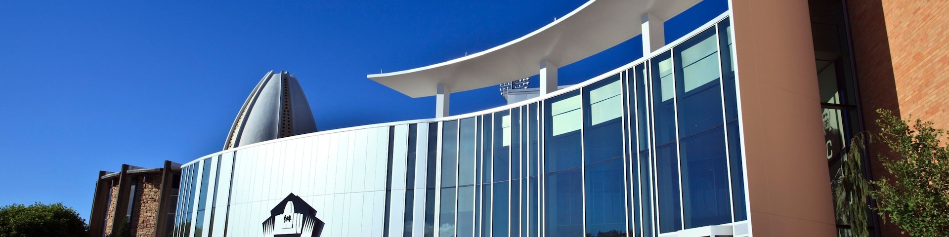 Pro Football Hall of Fame which includes modern architecture