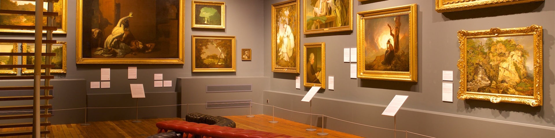 Derby Museum and Art Gallery que inclui vistas internas e arte
