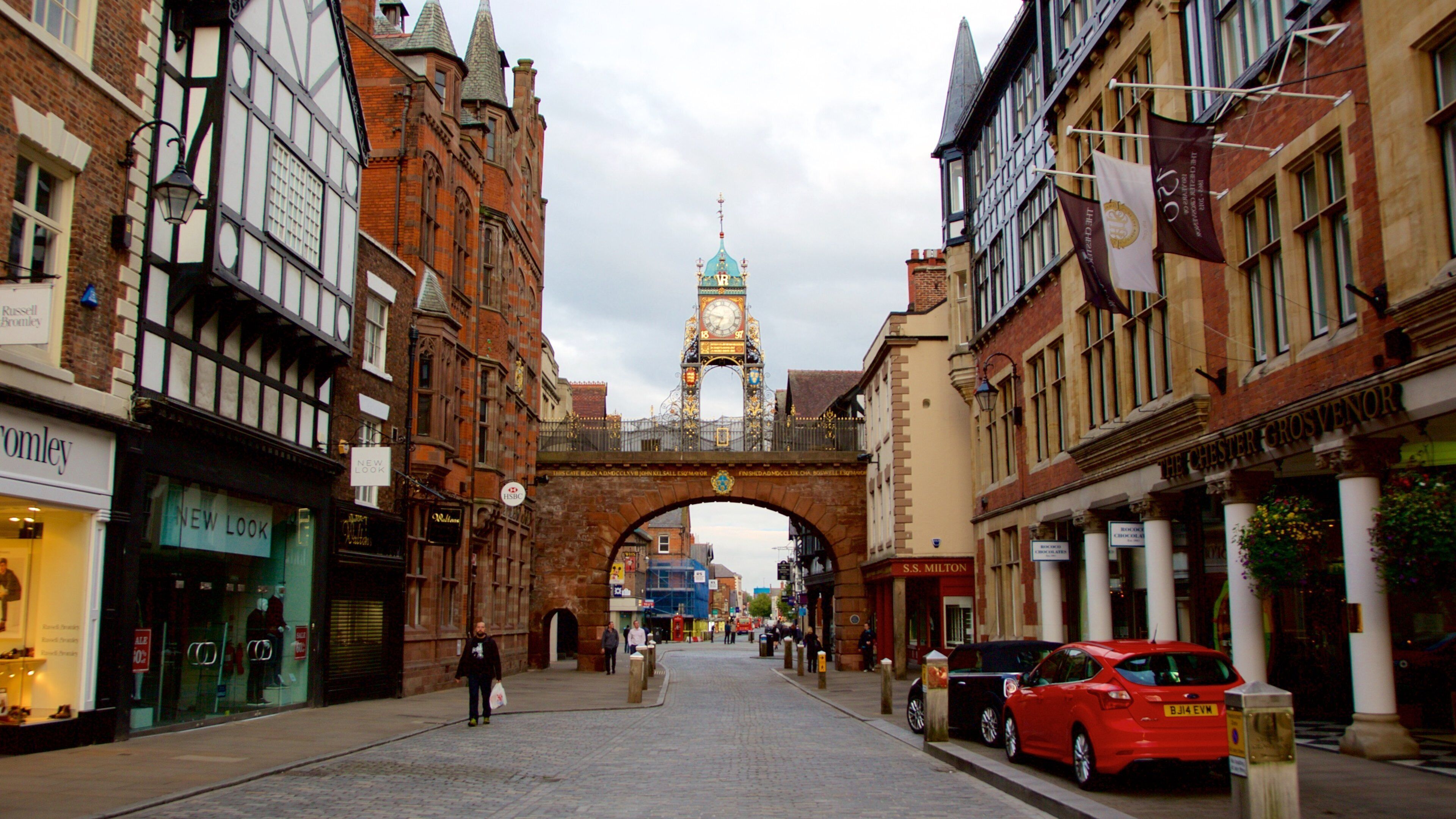 Eastgate Clock showing street scenes, a monument and a city