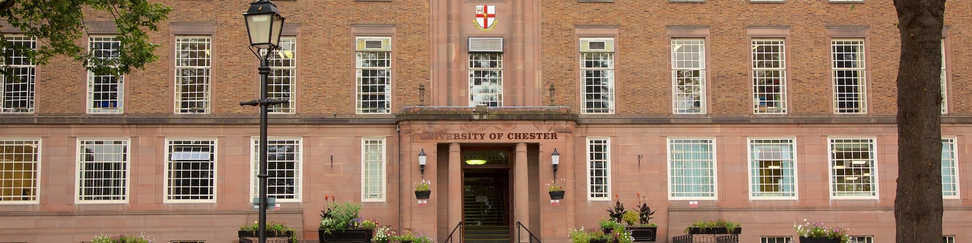 University of Chester que inclui um edifício administrativo e elementos de patrimônio