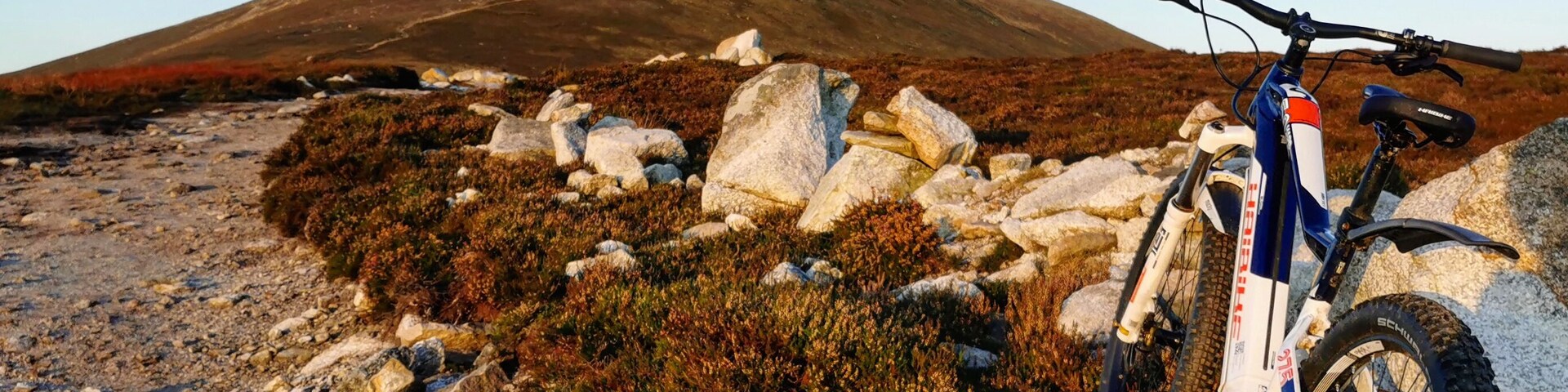 📍Ben Rinnes, by Aberlour
I can see the summit of Ben Rinnes from near my house, but I had to drive 1 hour to reach the car park to start my cycle to the summit.