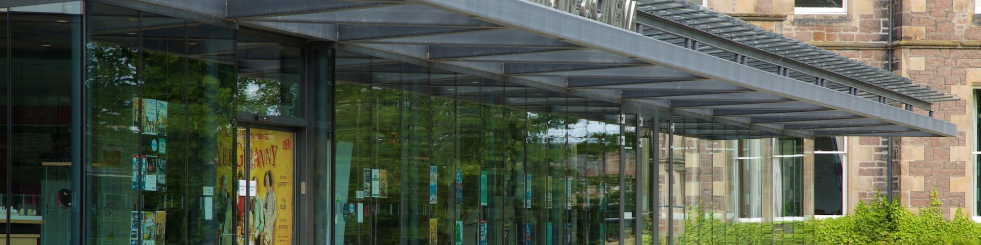 Eden Court Theatre que inclui arquitetura moderna e cenas de teatro