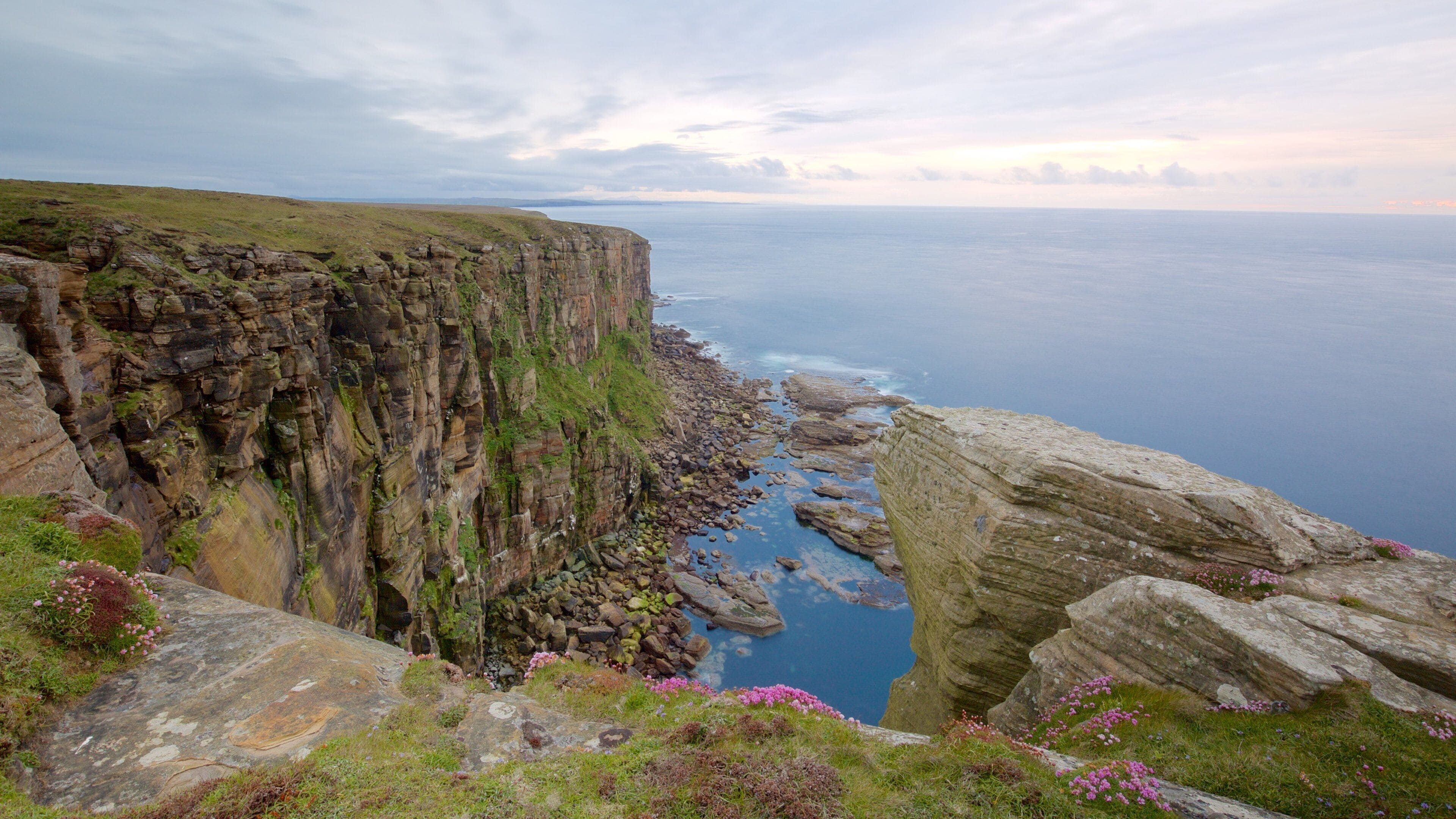 Dunnet Head Lighthouse showing rocky coastline and tranquil scenes