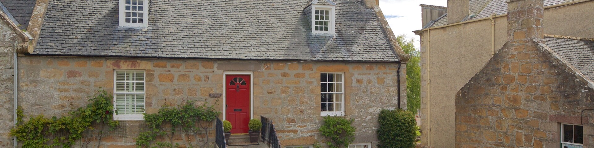 Dornoch Cathedral showing a house
