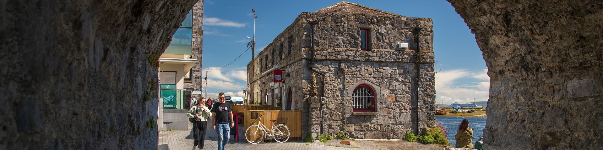 Spanish Arch featuring street scenes and heritage elements as well as a couple