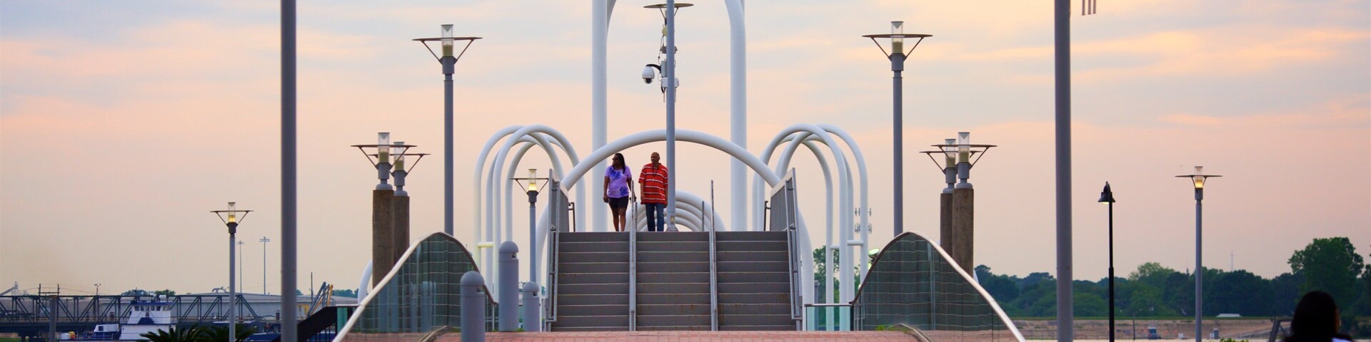 Baton Rouge River Center que inclui um pôr do sol