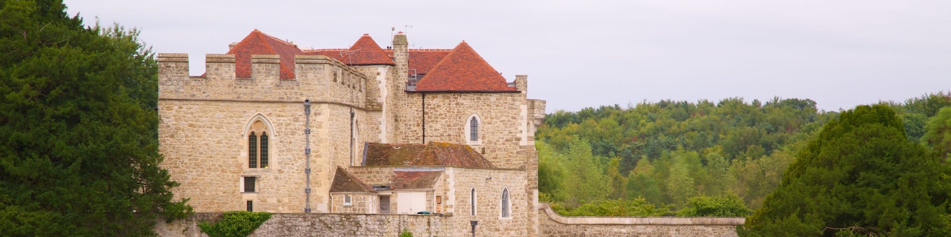 Leeds Castle showing a river or creek, a castle and heritage elements