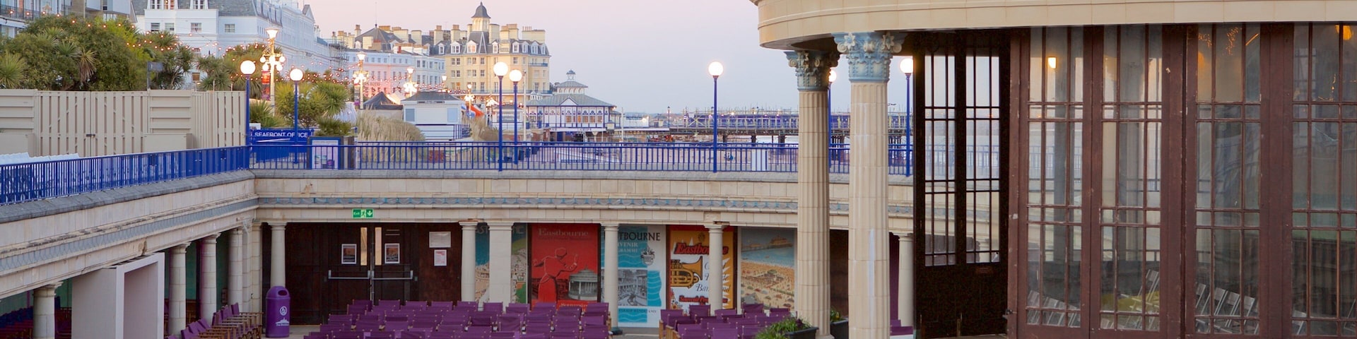 Beachy Head que inclui uma cidade