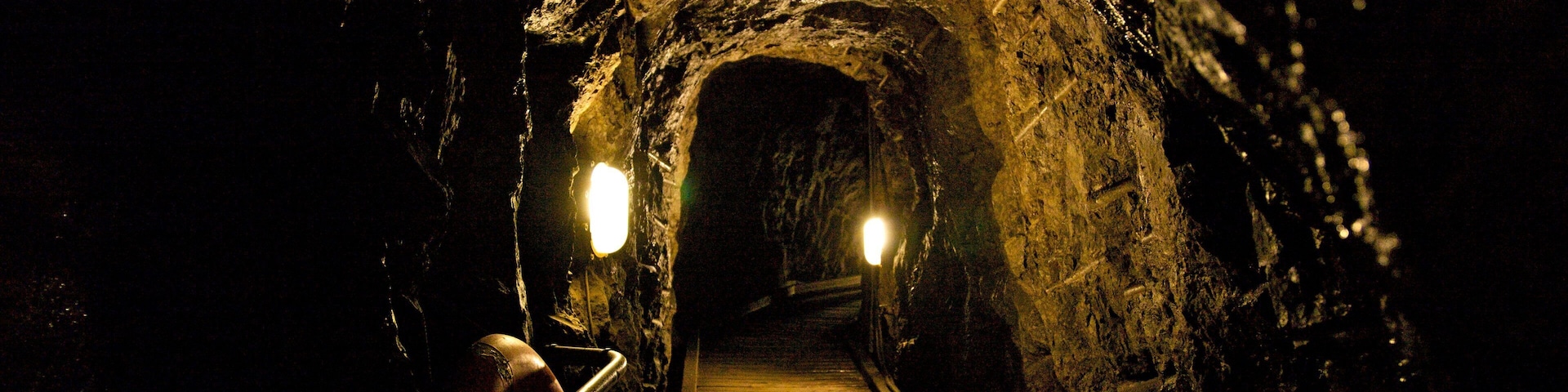 Marble Arch Caves featuring caving