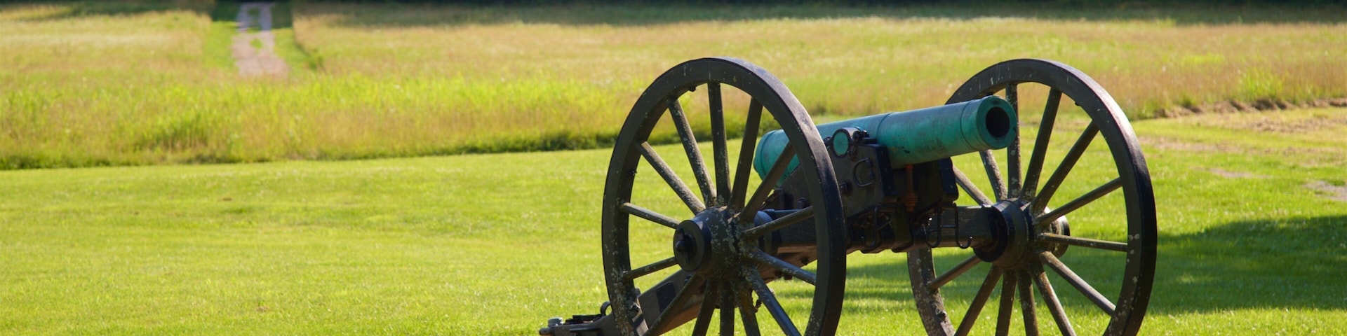 Wilsons Creek National Battlefield which includes heritage elements, tranquil scenes and military items