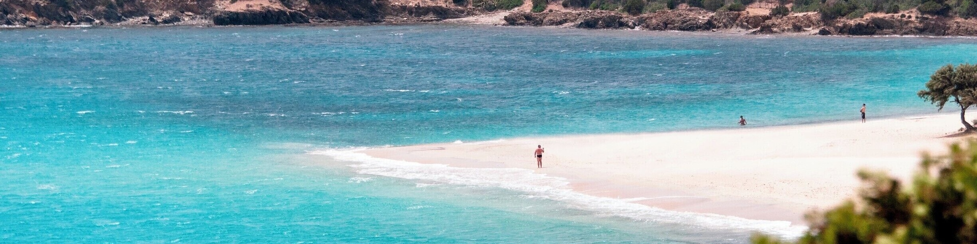 Spiagga Di Tuerredda, Sardinia, Italy.
A beautiful spit of sand.
#Blue #beachtips