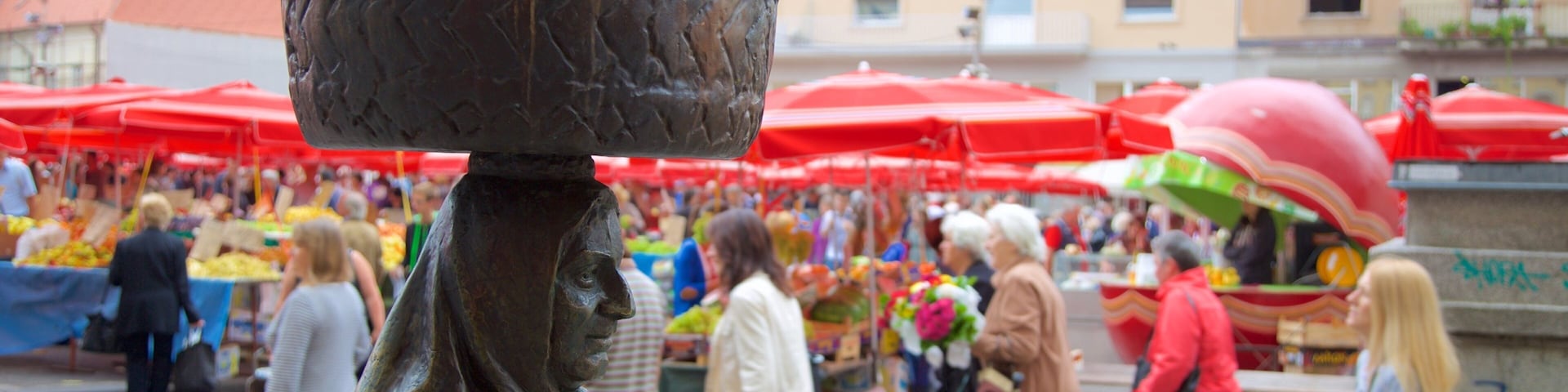 Dolac mostrando uma estátua ou escultura e mercados