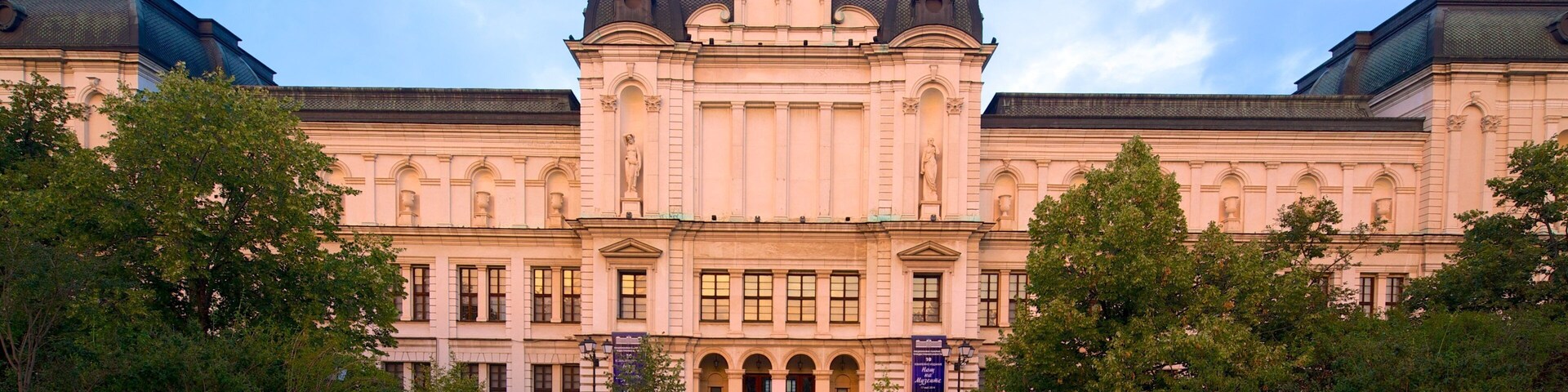 National Gallery for Foreign Art featuring heritage elements