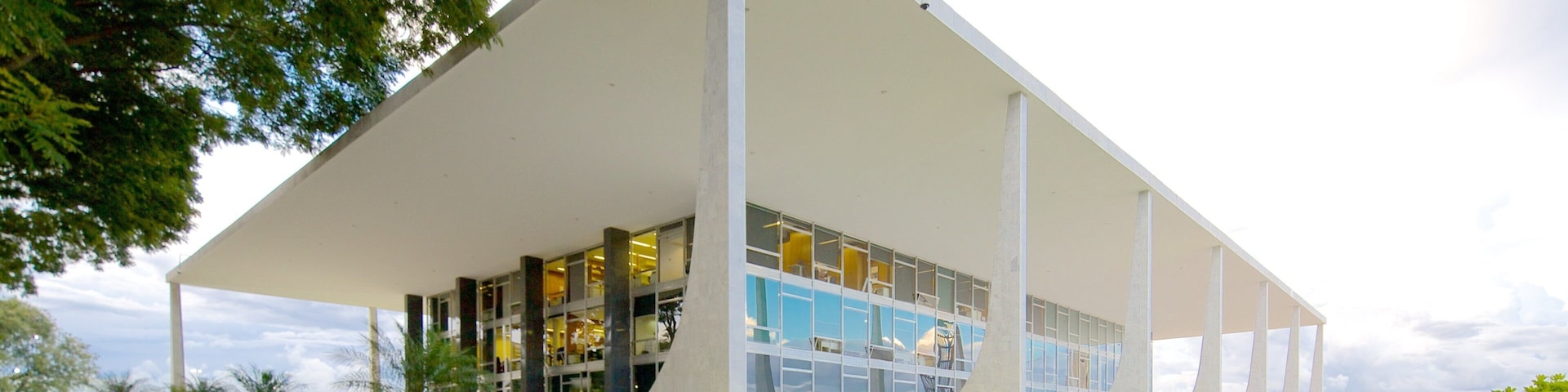 Supreme Federal Court featuring a city and modern architecture