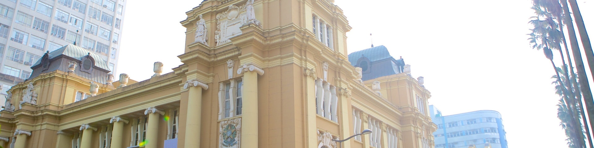 Rio Grande do Sul Museum of Art showing street scenes and heritage architecture