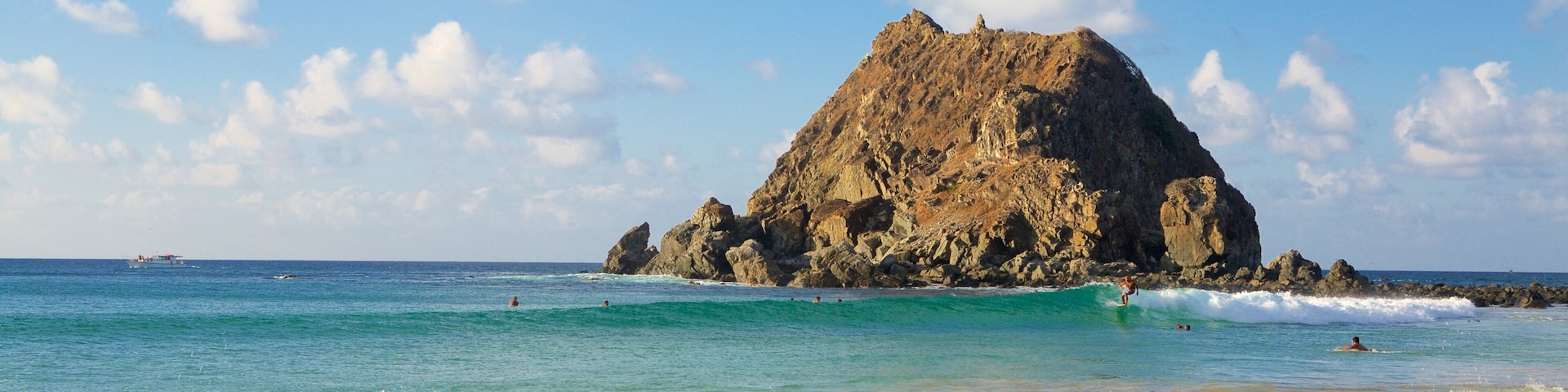 Praia da Conceição caracterizando surfe, uma praia de areia e paisagens litorâneas