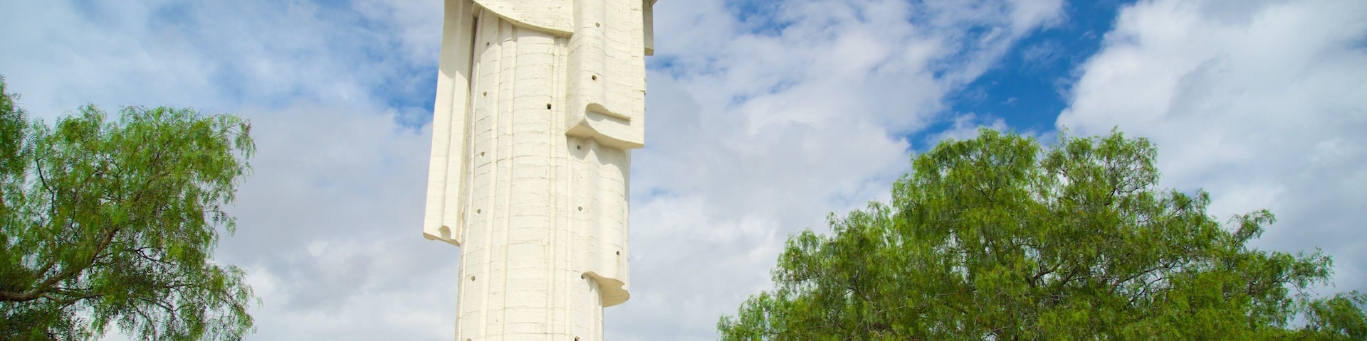 Cristo de la Concordia which includes a statue or sculpture