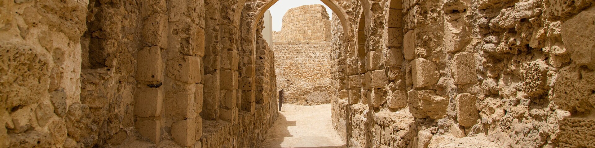 Qal\'at al-Bahrain Site and Museum featuring heritage elements and heritage architecture