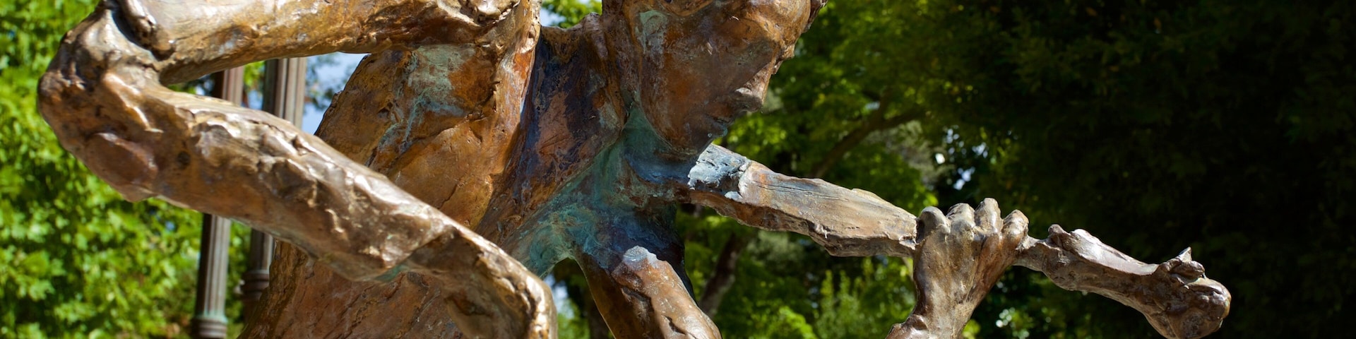 Park Angiolina showing a statue or sculpture